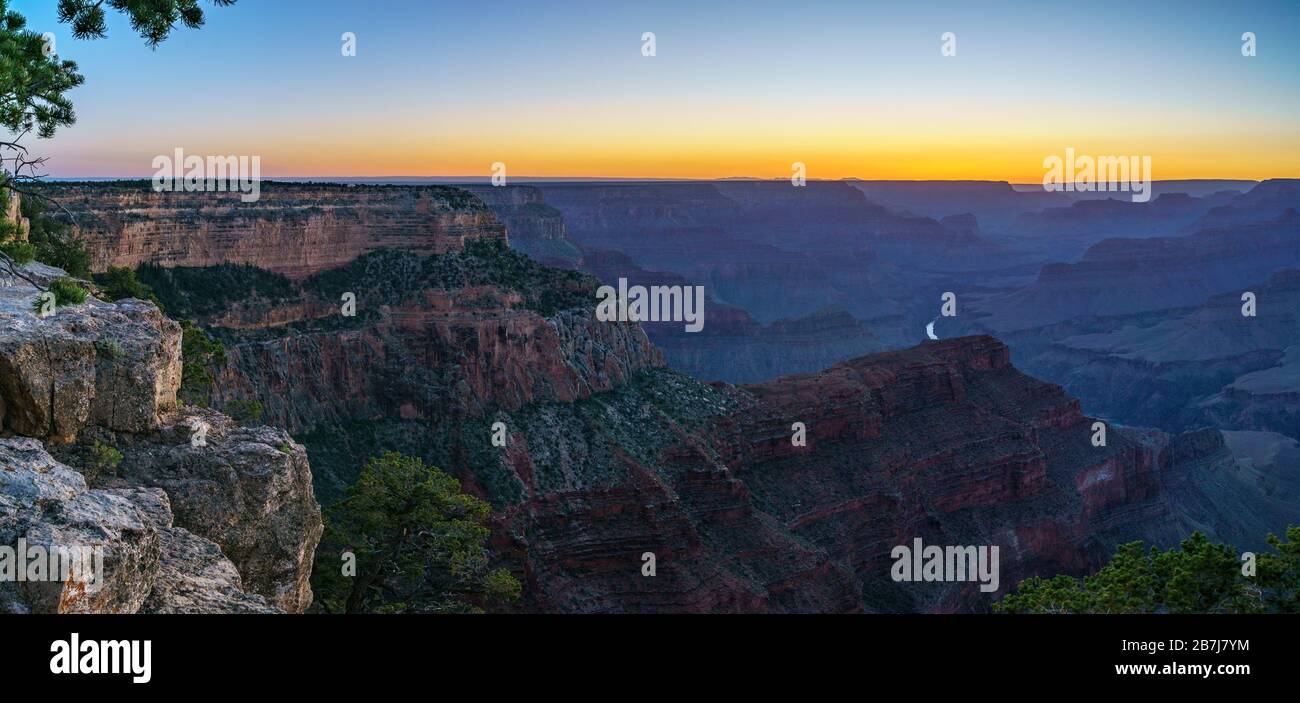 sunset at the hopi point in grand canyon national park in arizona in ...