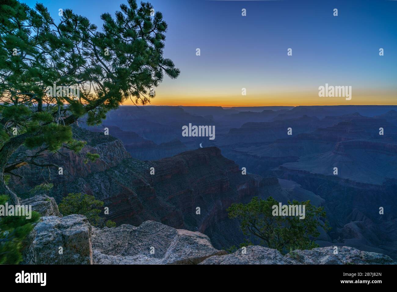sunset at the hopi point in grand canyon national park in arizona in ...