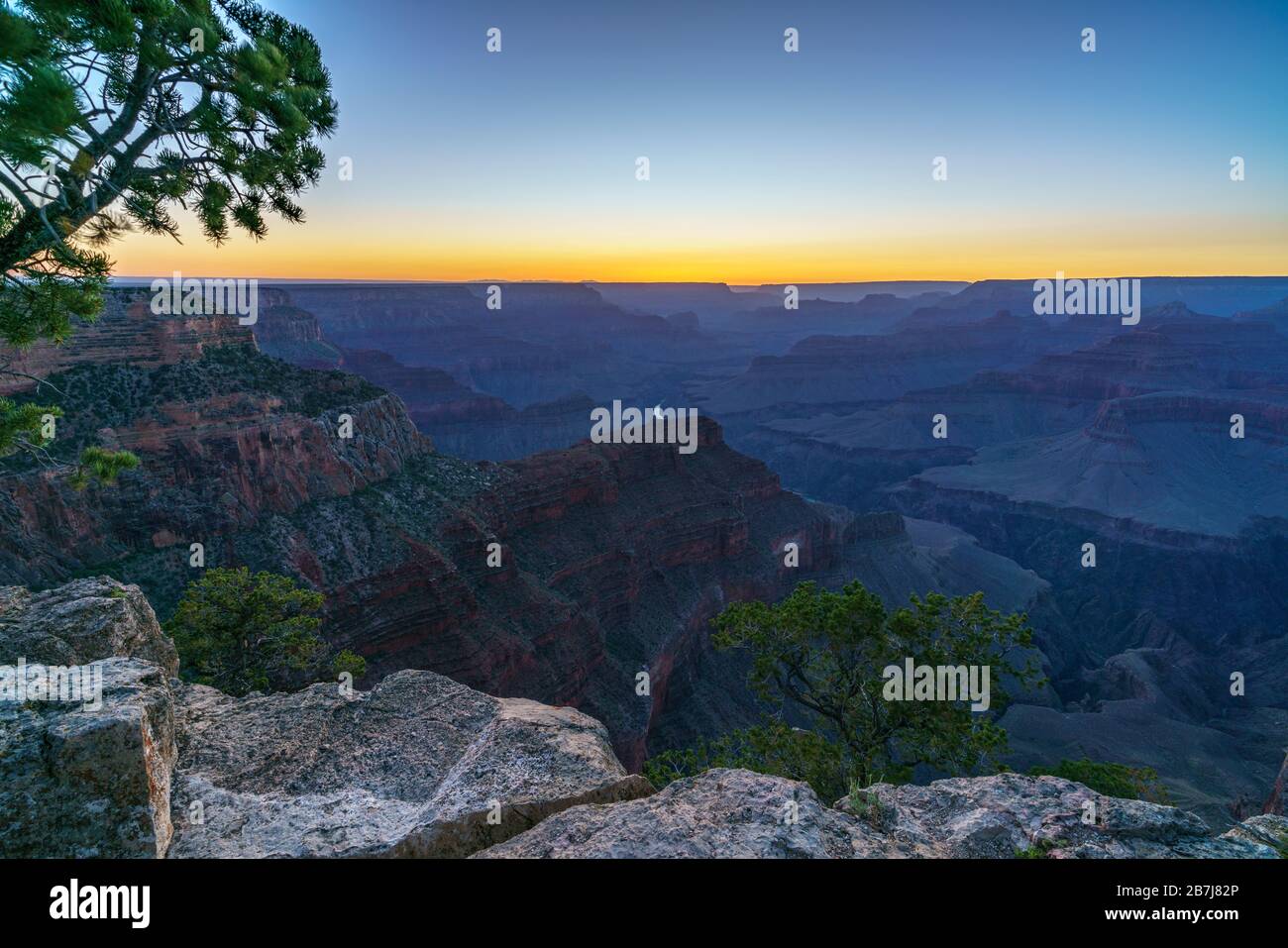 sunset at the hopi point in grand canyon national park in arizona in ...