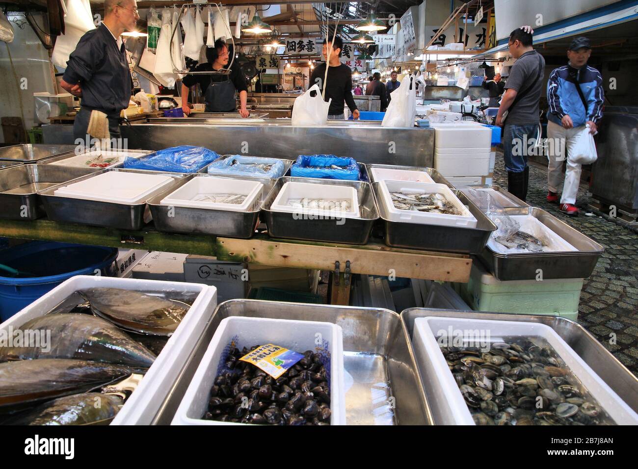TOKYO, JAPAN - MAY 11, 2012: Merchants sell seafood at Tsukiji Fish ...