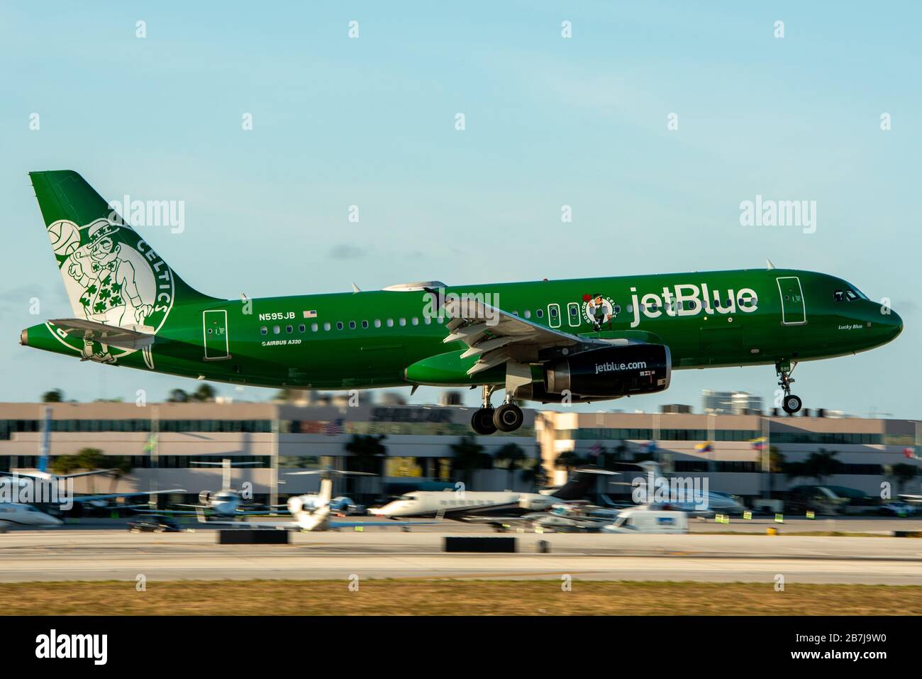 Us airport corona hi-res stock photography and images - Alamy