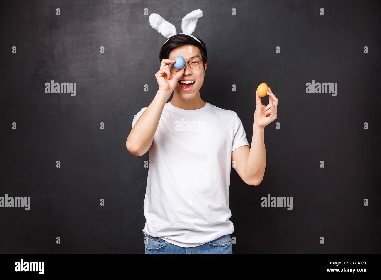 Rabbit winking hi-res stock photography and images - Alamy