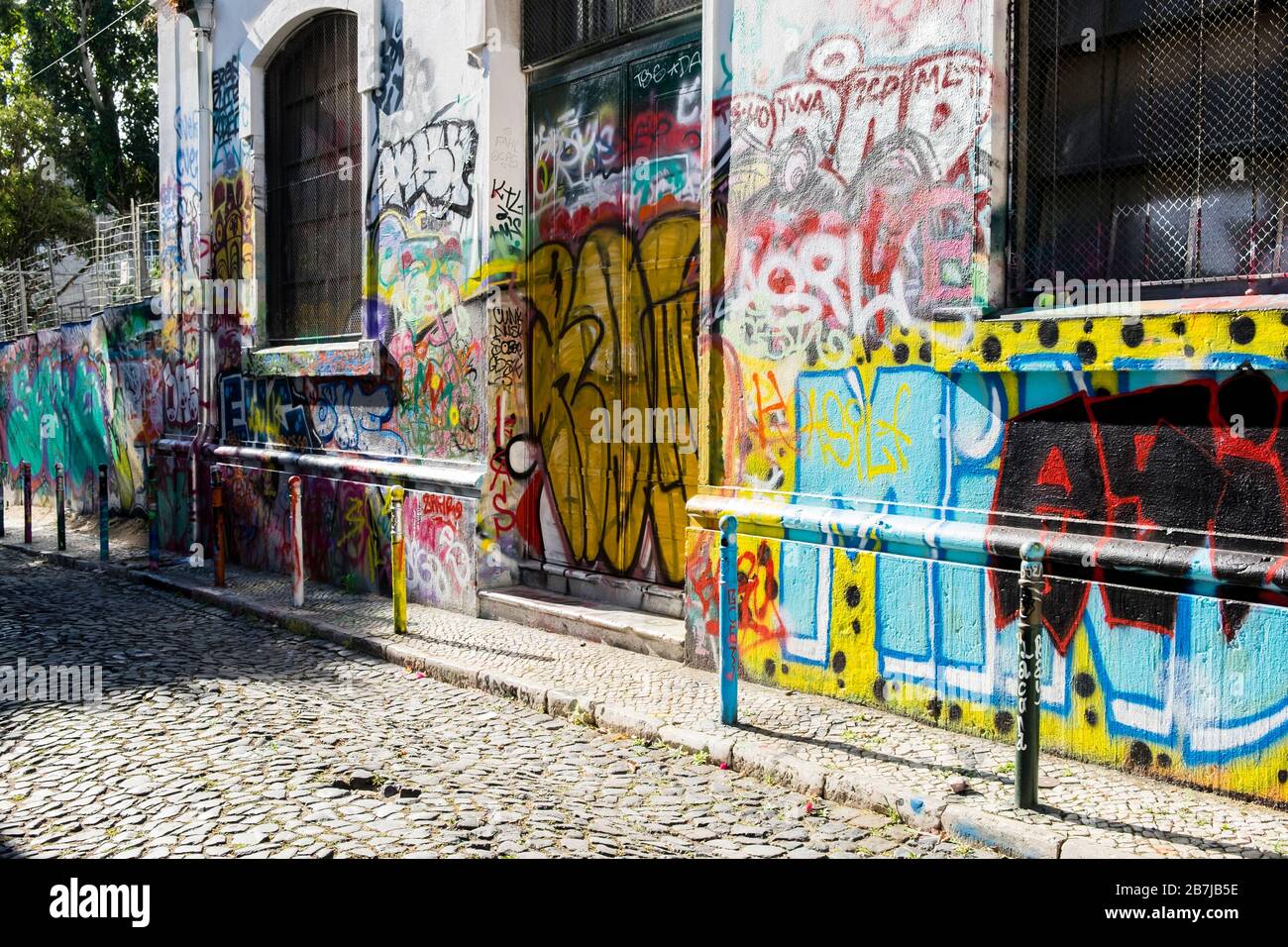 Spray paint art artwork hi-res stock photography and images - Alamy