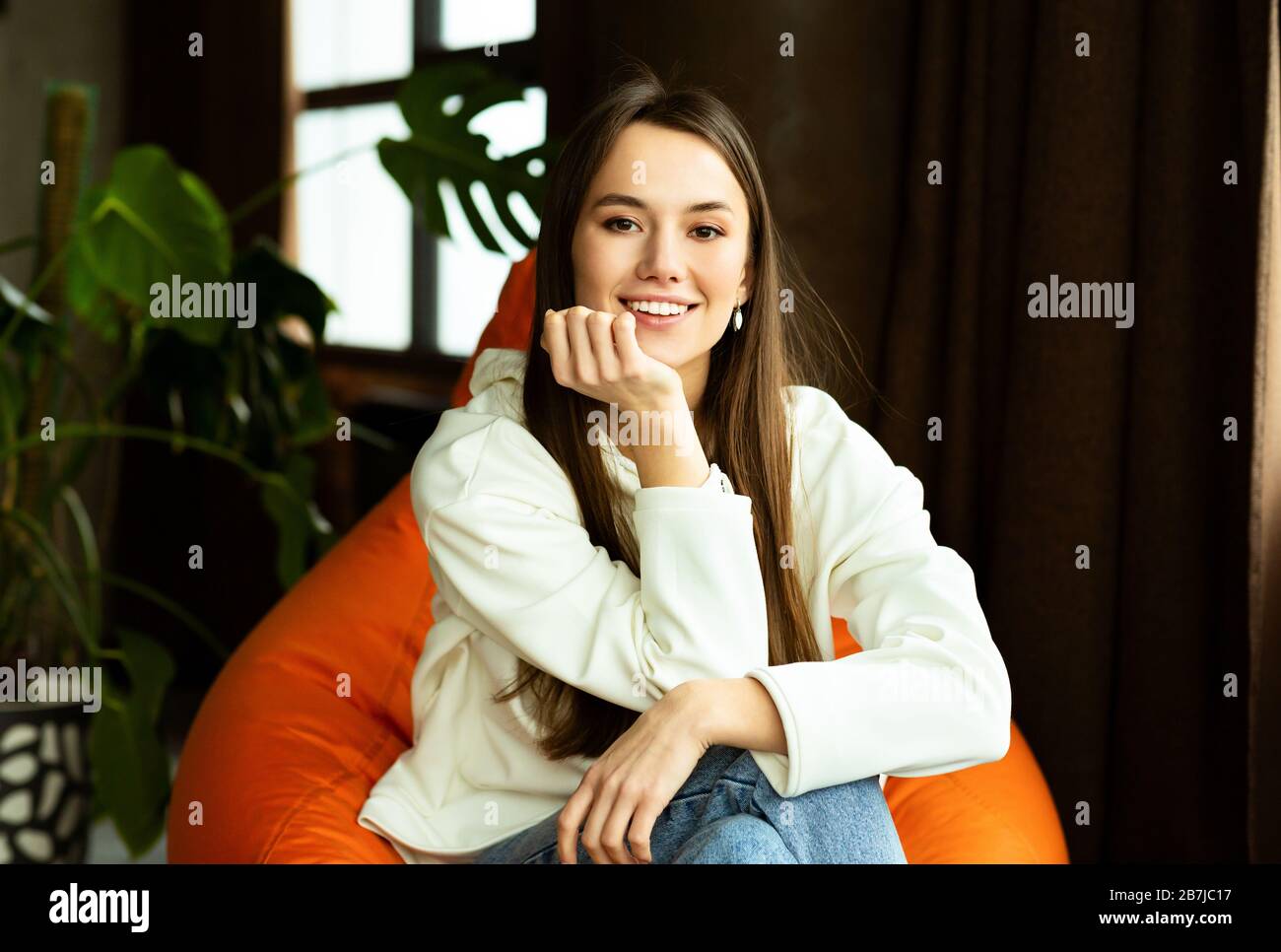 Beautiful girl in modern hi-res stock photography and images - Alamy