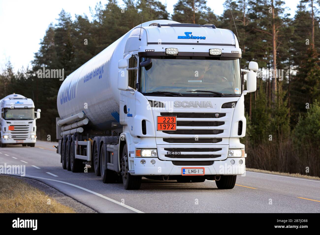 Lng trucks hi-res stock photography and images - Alamy