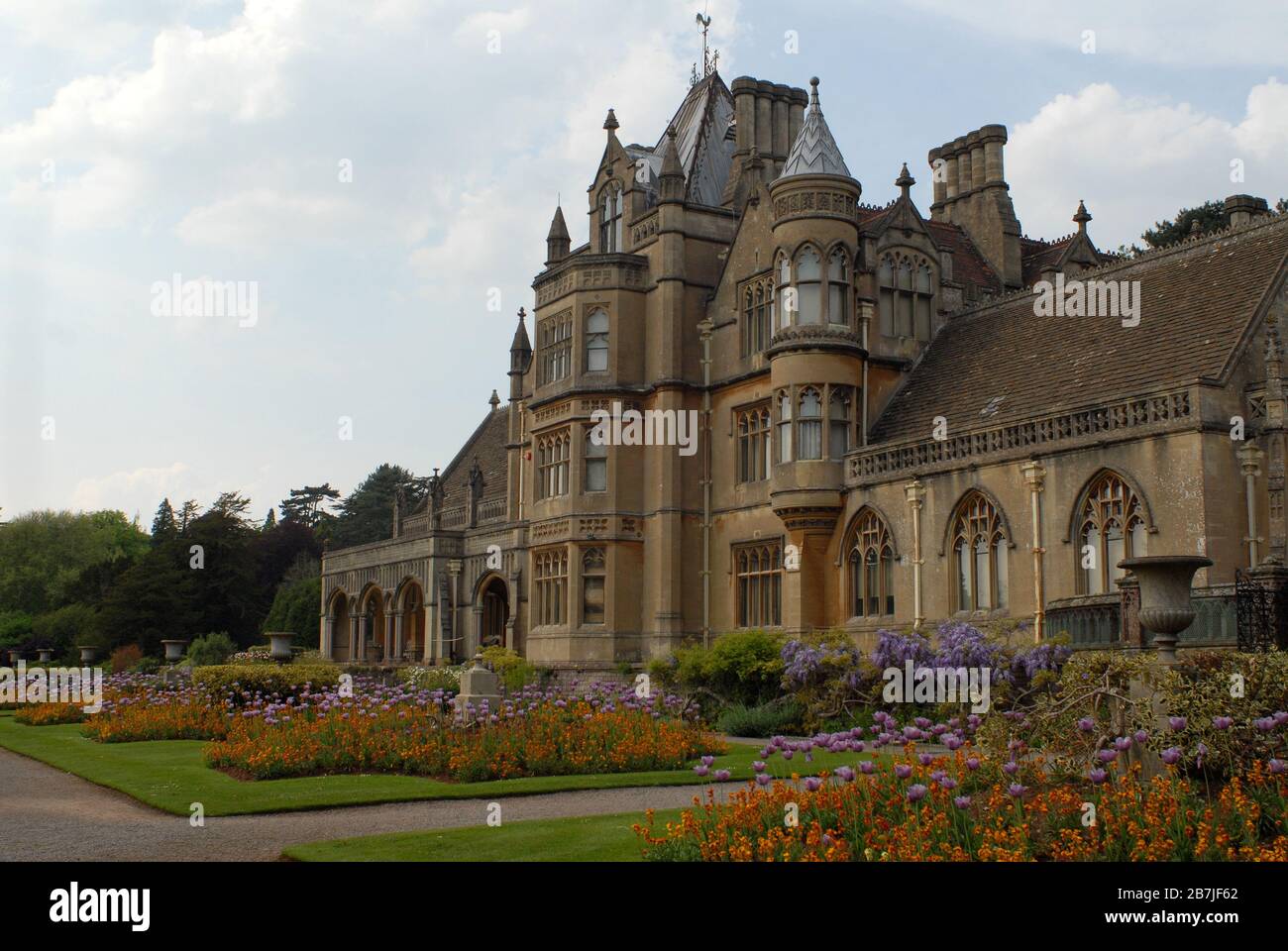 Victorian country house hi-res stock photography and images - Alamy