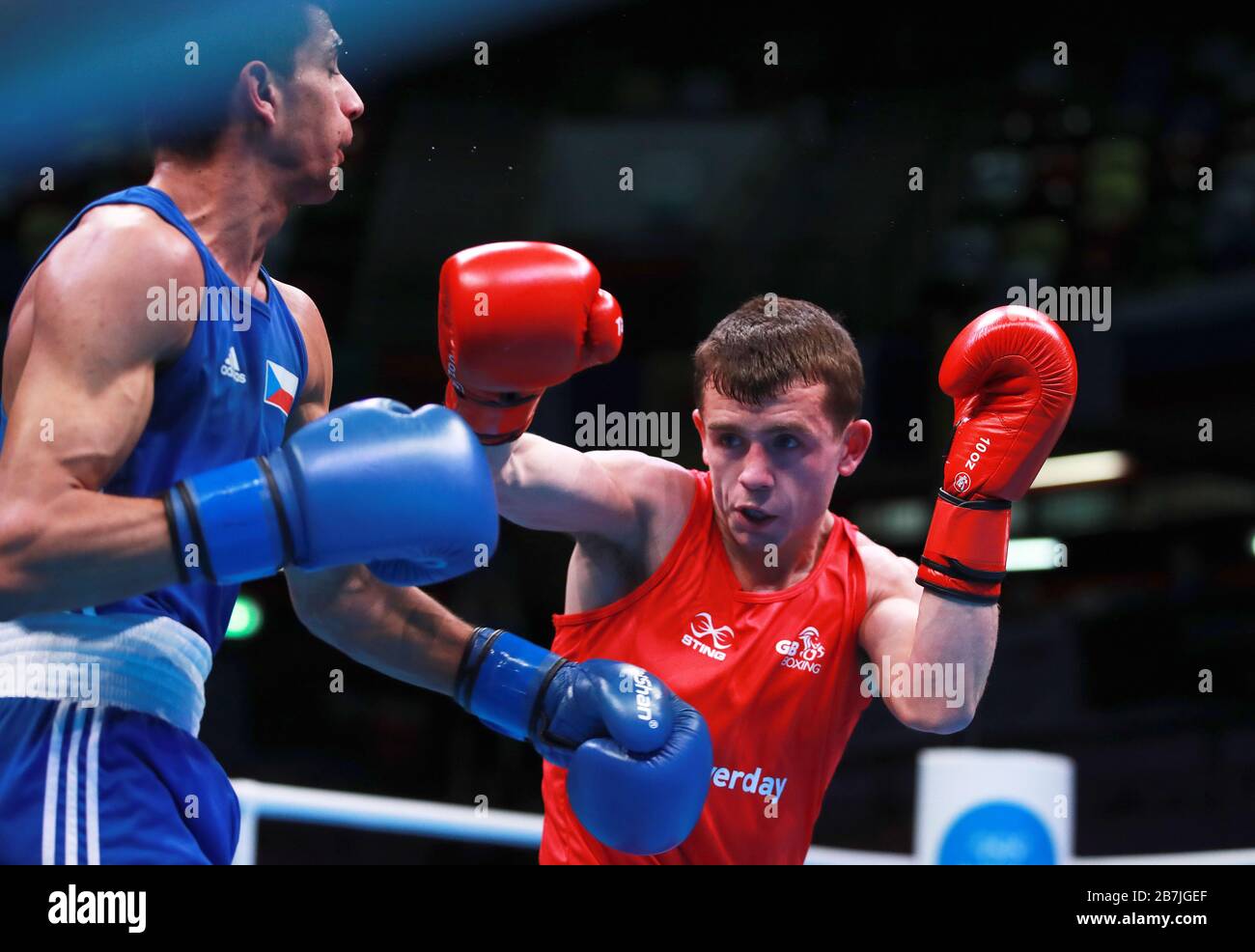 Great Britain's Peter McGrail (red) defeats Czech Republic's Kevin ...