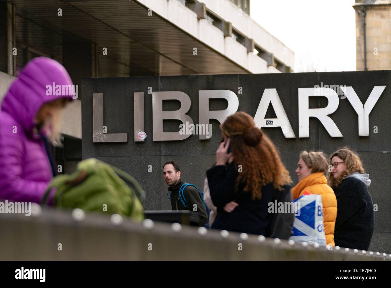 University students uk library hi-res stock photography and images - Alamy