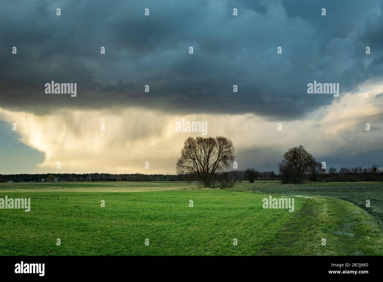 Dark cloud hi-res stock photography and images - Alamy
