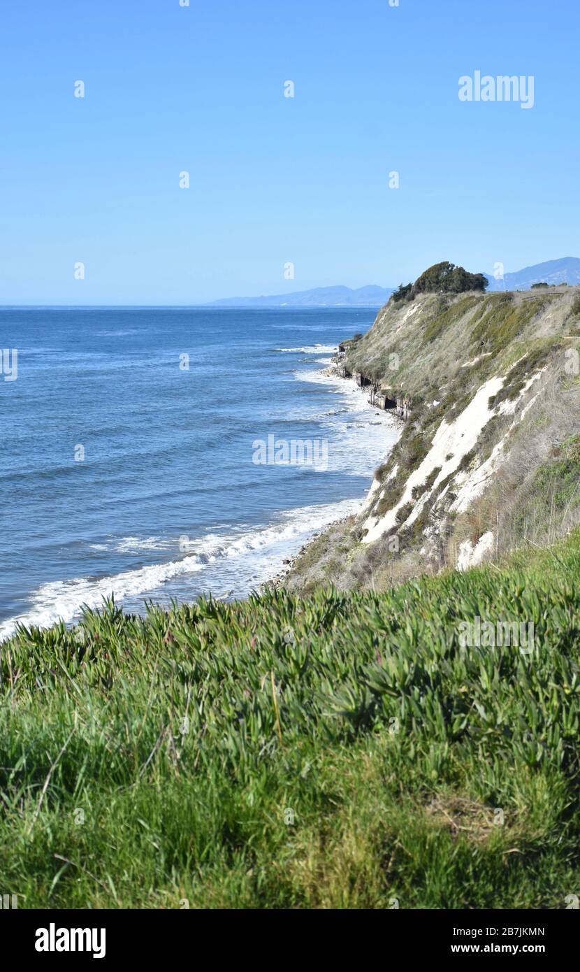Beautiful views of the sea bluffs over Ellwood Beach Stock Photo - Alamy