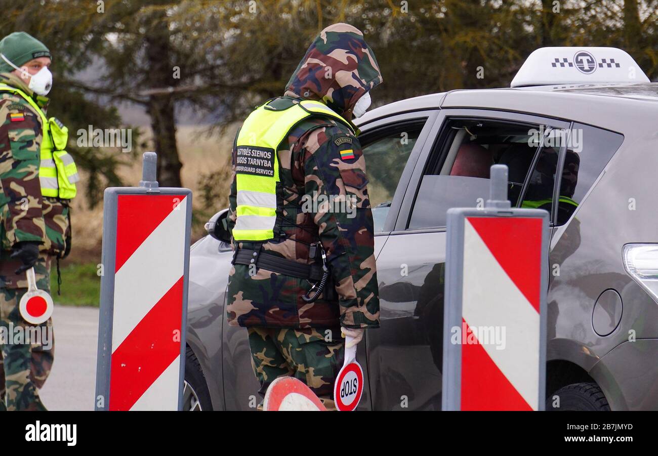 Border check hi-res stock photography and images - Alamy