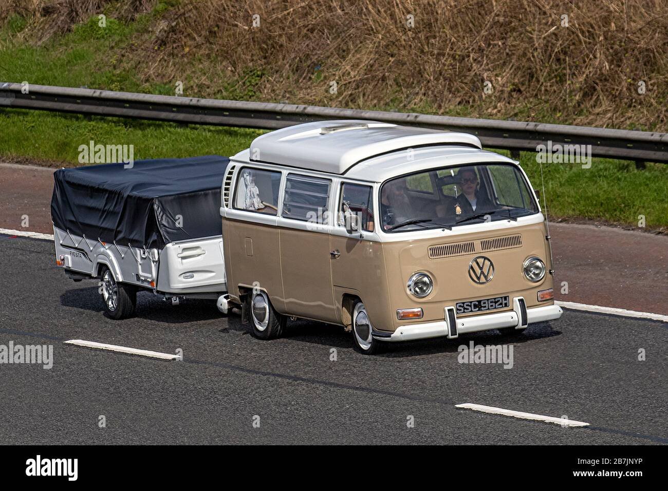 Minibus isolated 1970s hi-res stock photography and images - Alamy