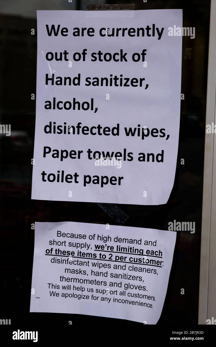 Paper towels toilet sign hi-res stock photography and images - Alamy