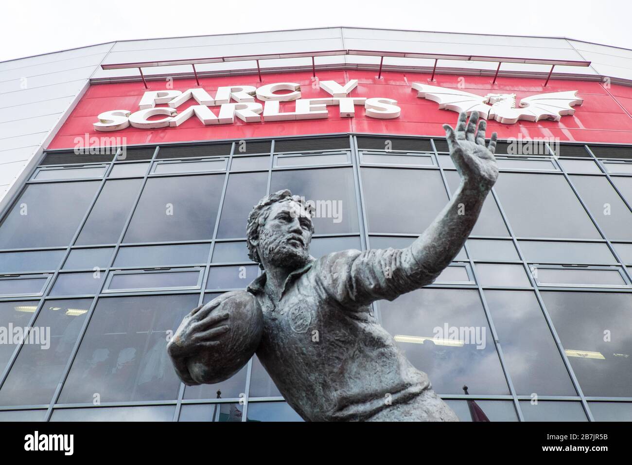 Bronze,statue,of,rugby,legend,the,late,Ray Gravell,outside,Parc Y ...