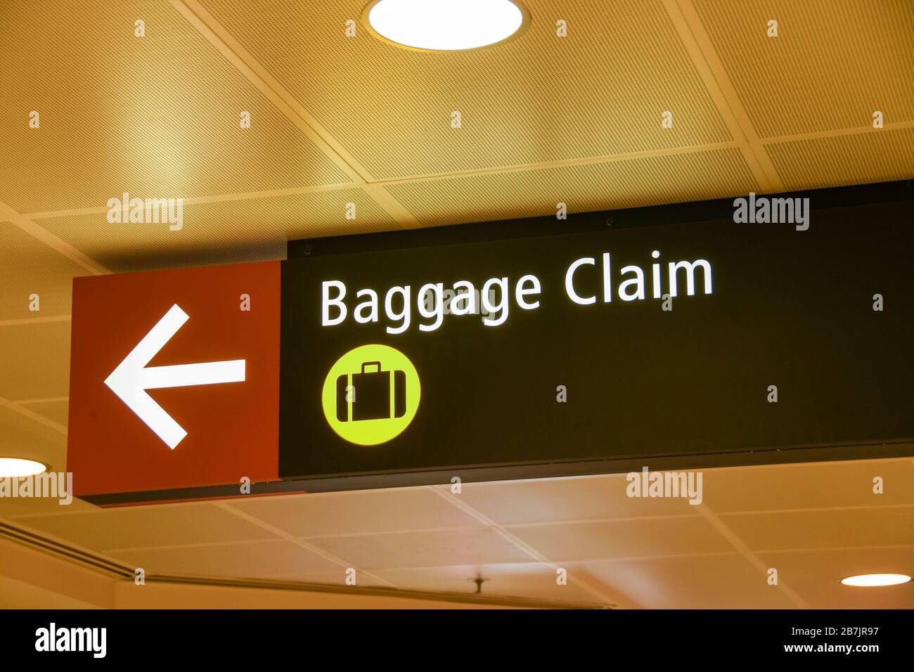 Baggage sign airport hi-res stock photography and images - Alamy
