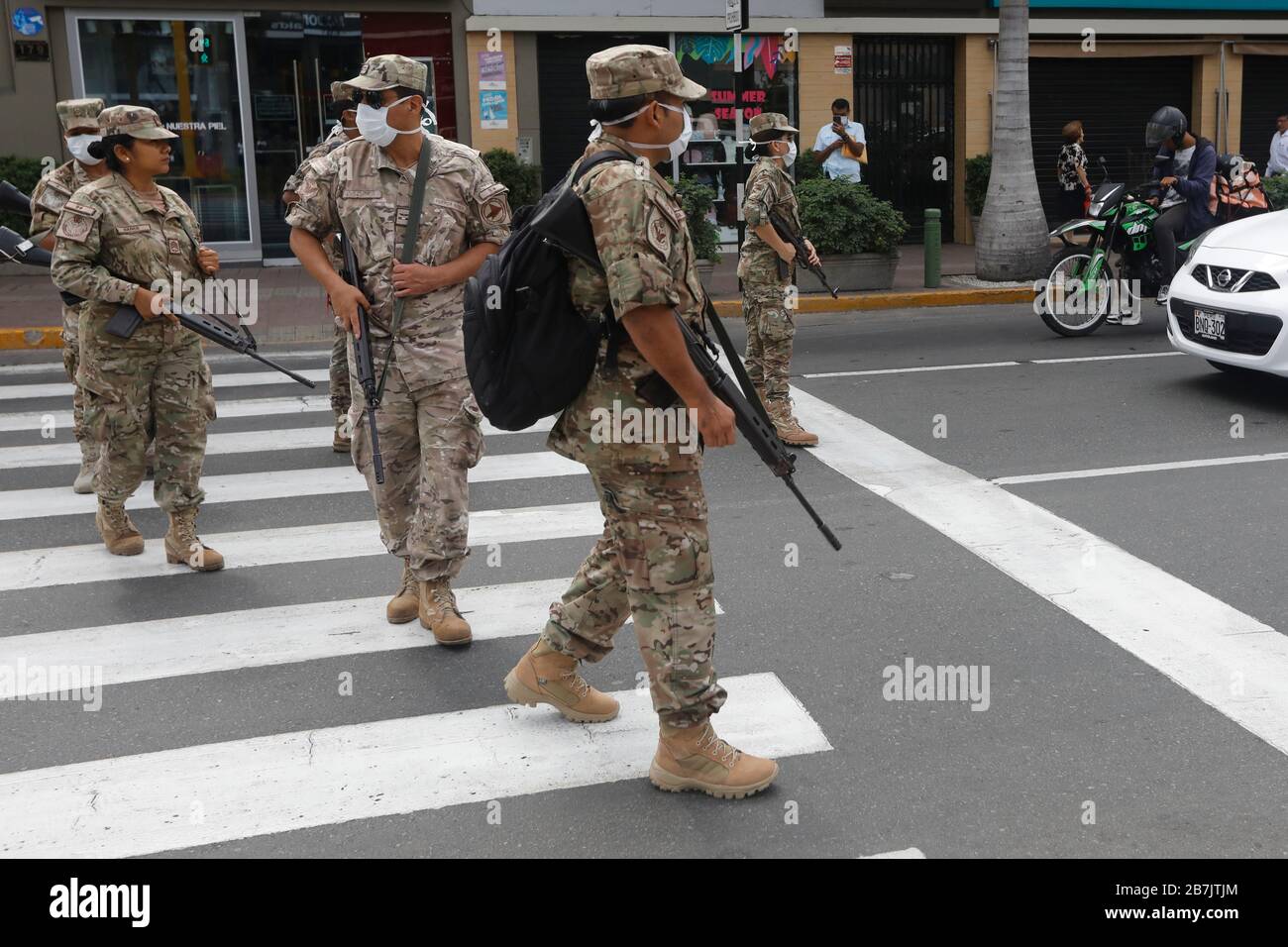 Peruvian army hi-res stock photography and images - Alamy