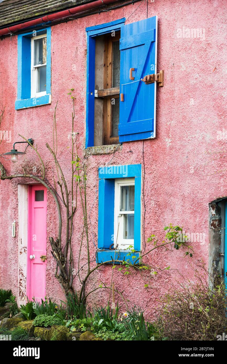Blue window frames hi-res stock photography and images - Alamy