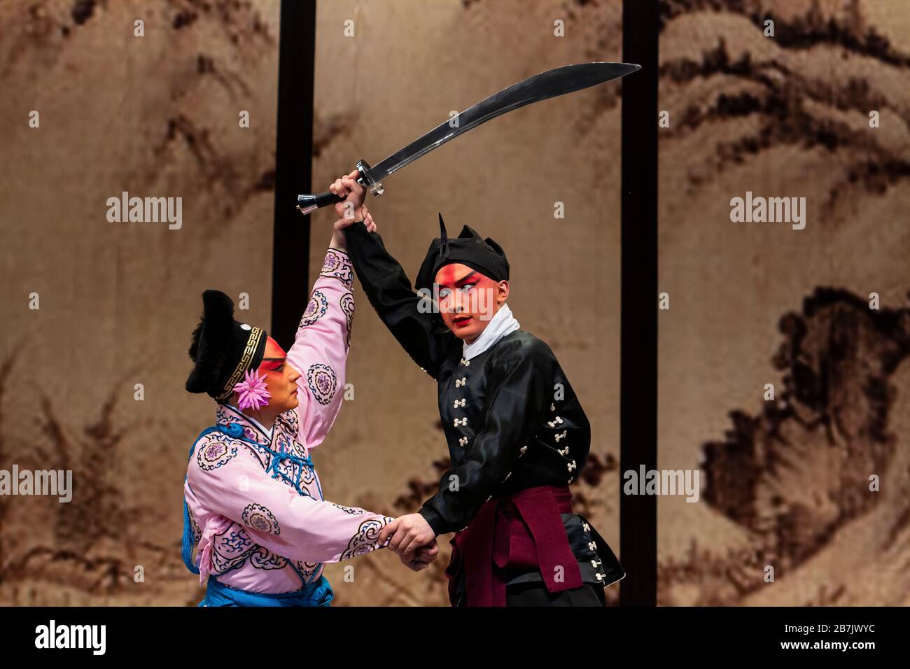 Shanghai opera performers hi-res stock photography and images - Alamy