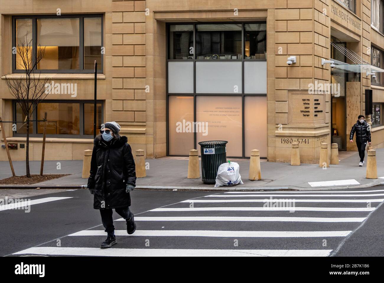 Contain people hi-res stock photography and images - Alamy