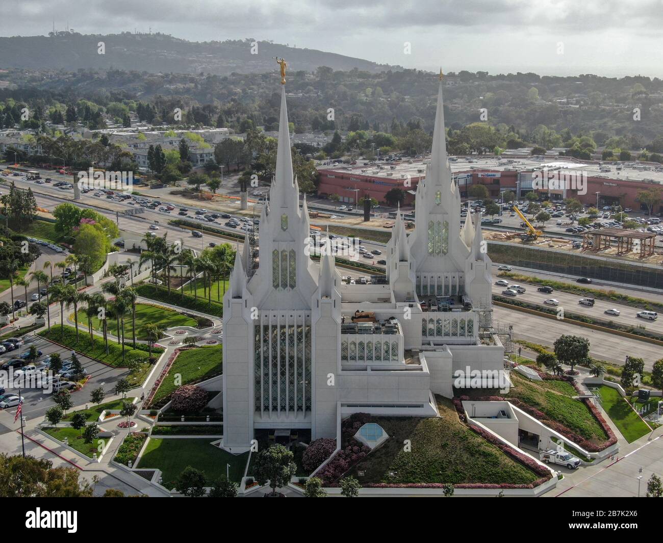 California temple hi-res stock photography and images - Alamy