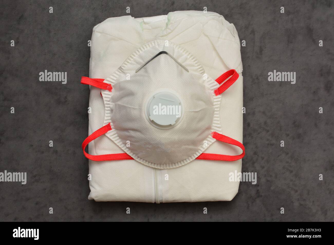 Respirator hospital hi-res stock photography and images - Alamy