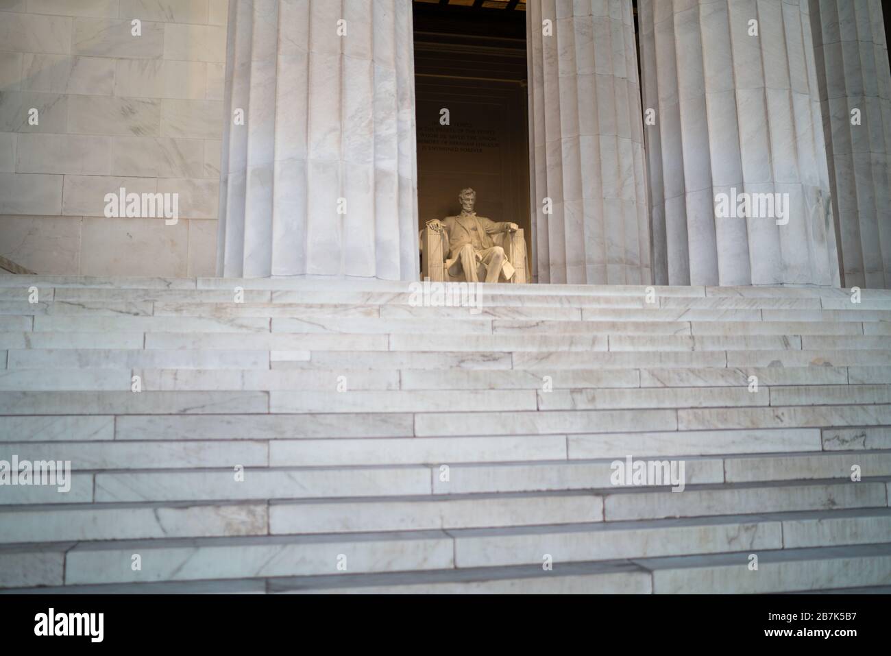 Lincoln Memorial Statue Washington DC // WASHINGTON DC — The Lincoln ...
