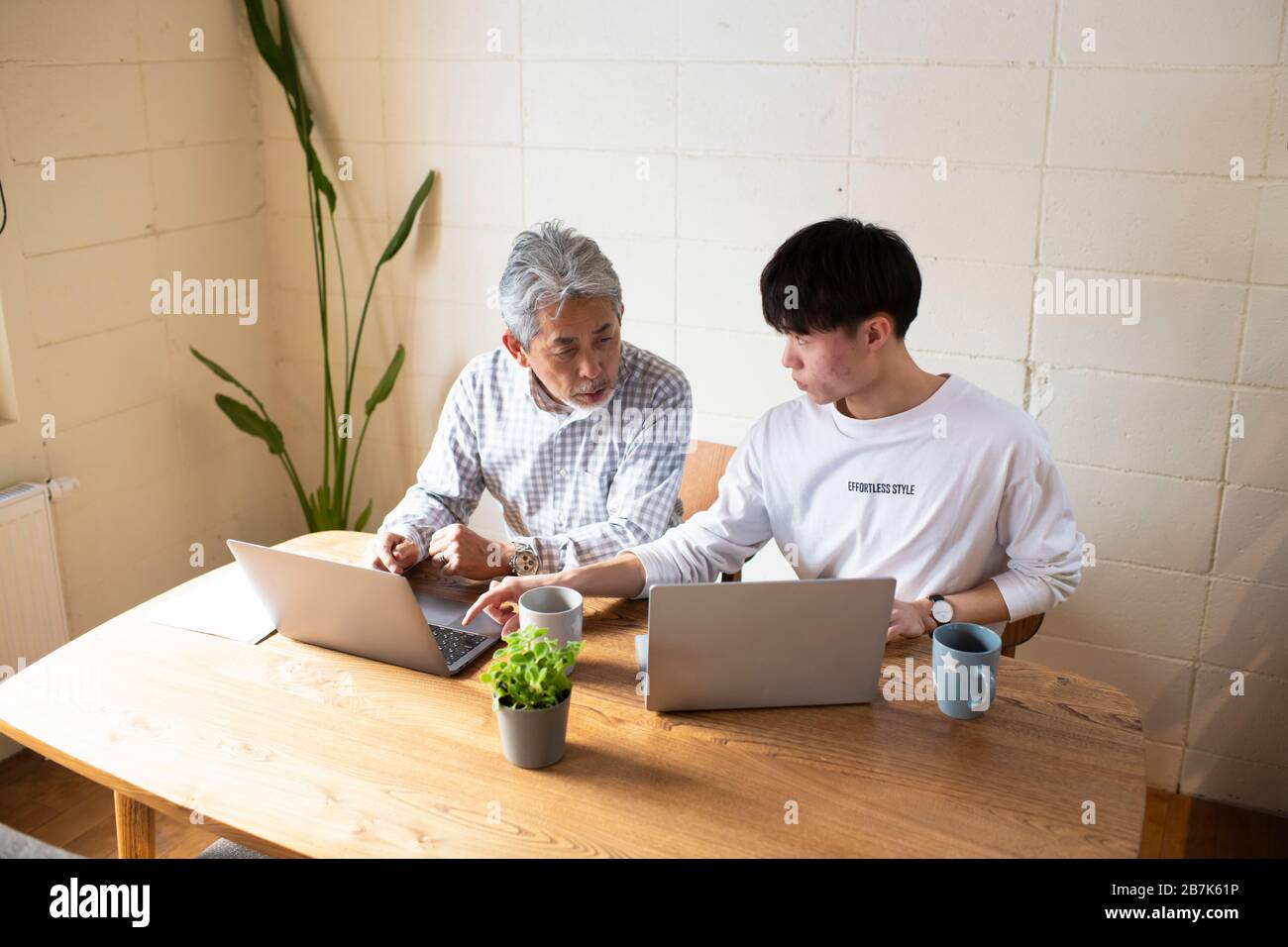 Computer elderly teenager two hi-res stock photography and images - Alamy