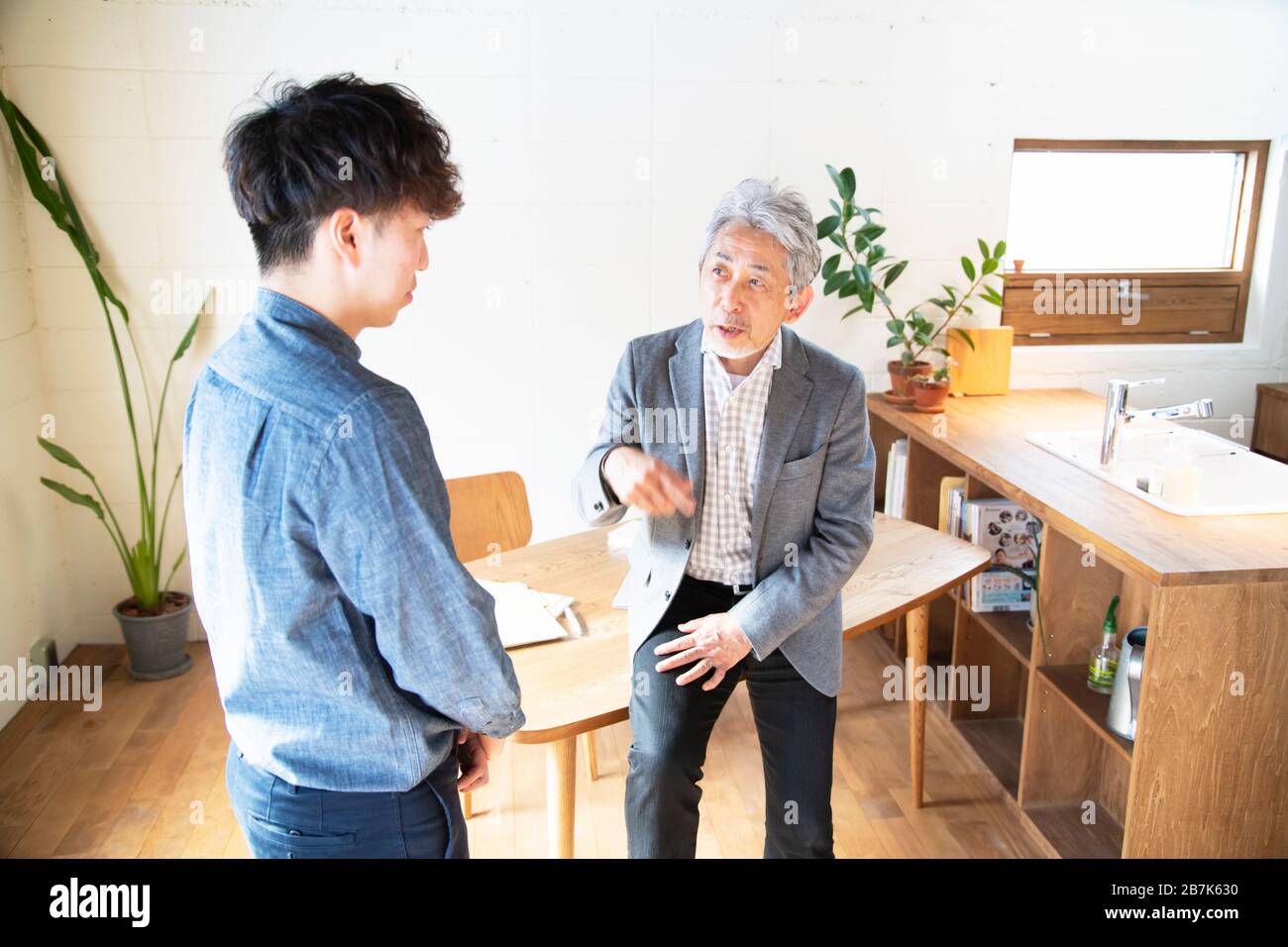 Young man scolded by boss Stock Photo - Alamy
