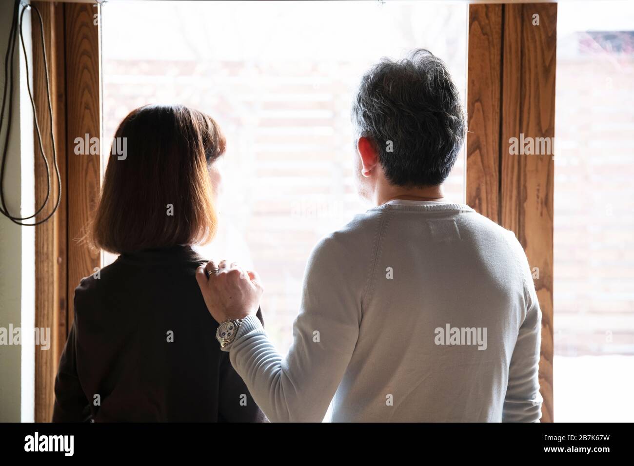 Couple hand on shoulder conversation hi-res stock photography and ...