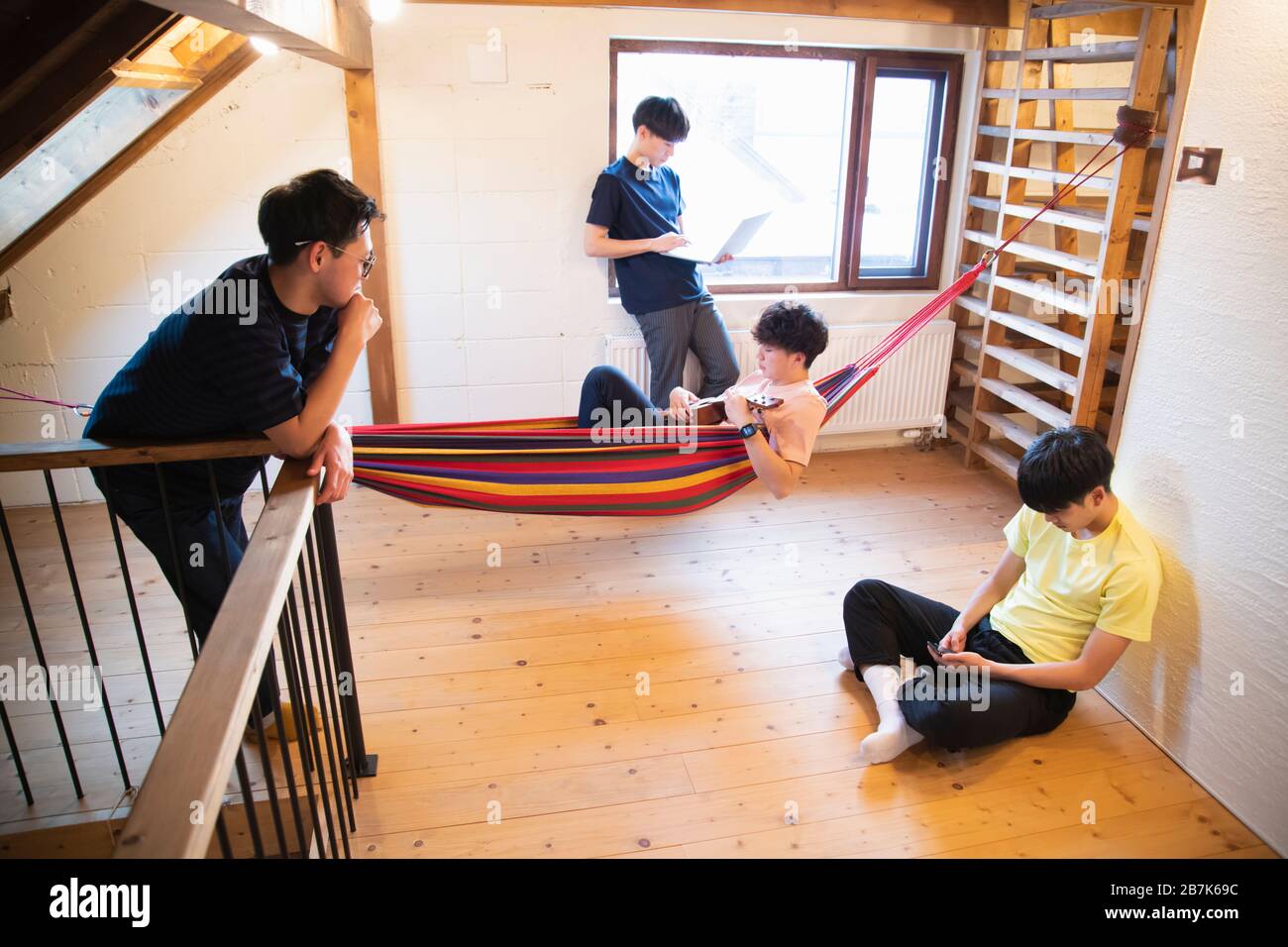 Four young people relaxing hi-res stock photography and images - Alamy