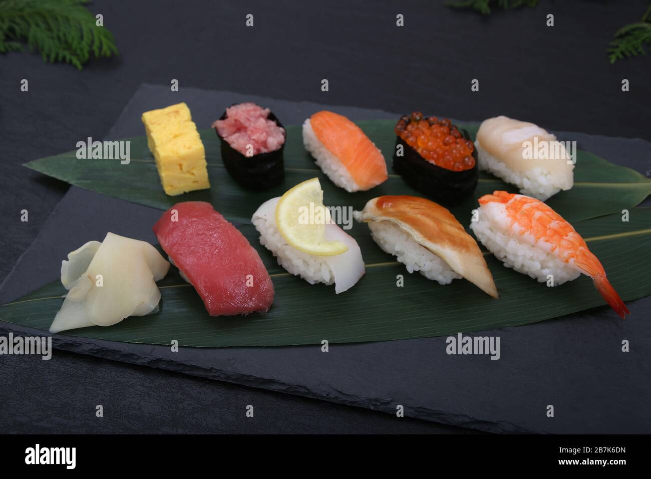 Scallop nigiri hi-res stock photography and images - Alamy