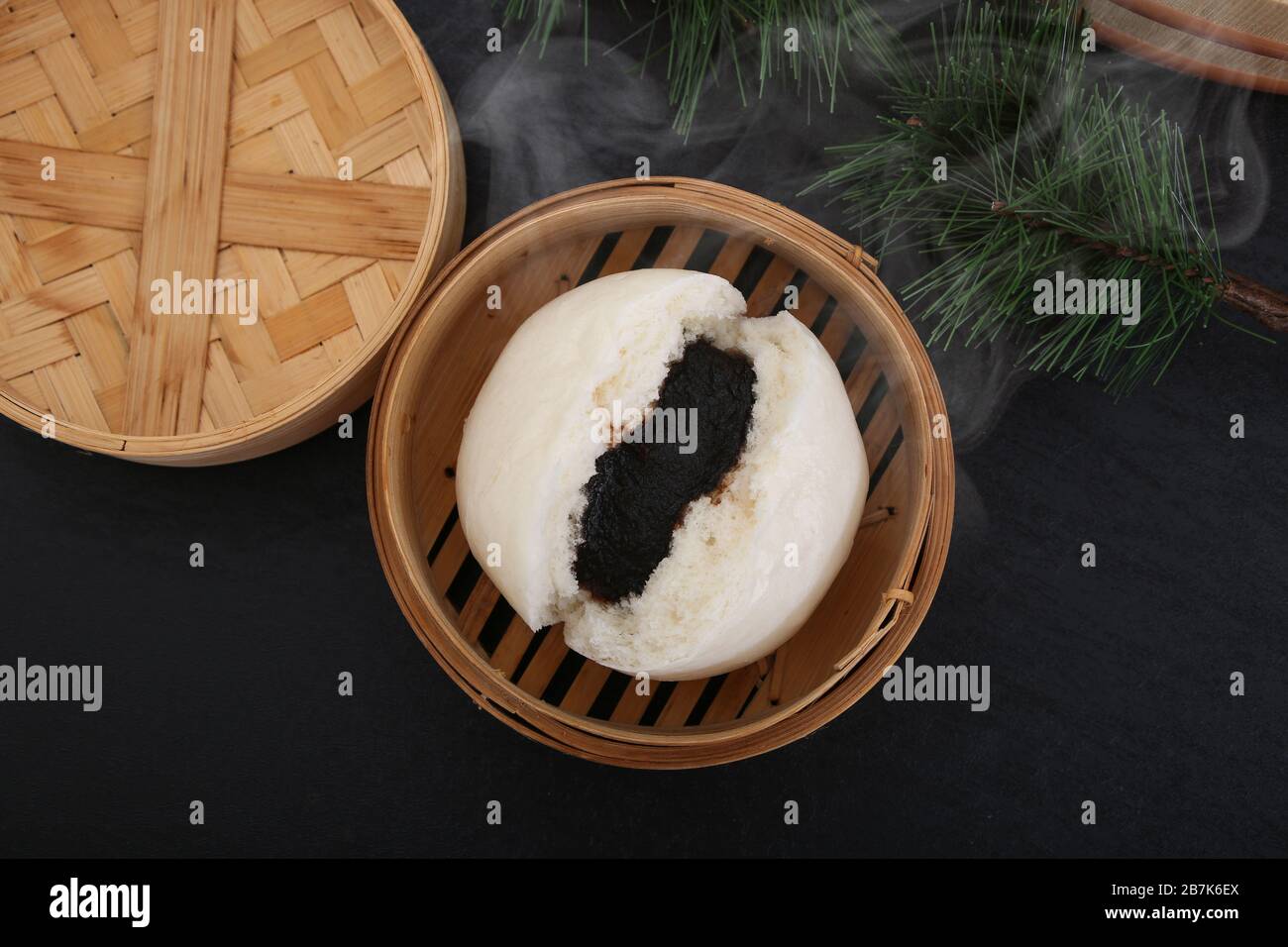 Anman (Red bean paste bun Stock Photo - Alamy