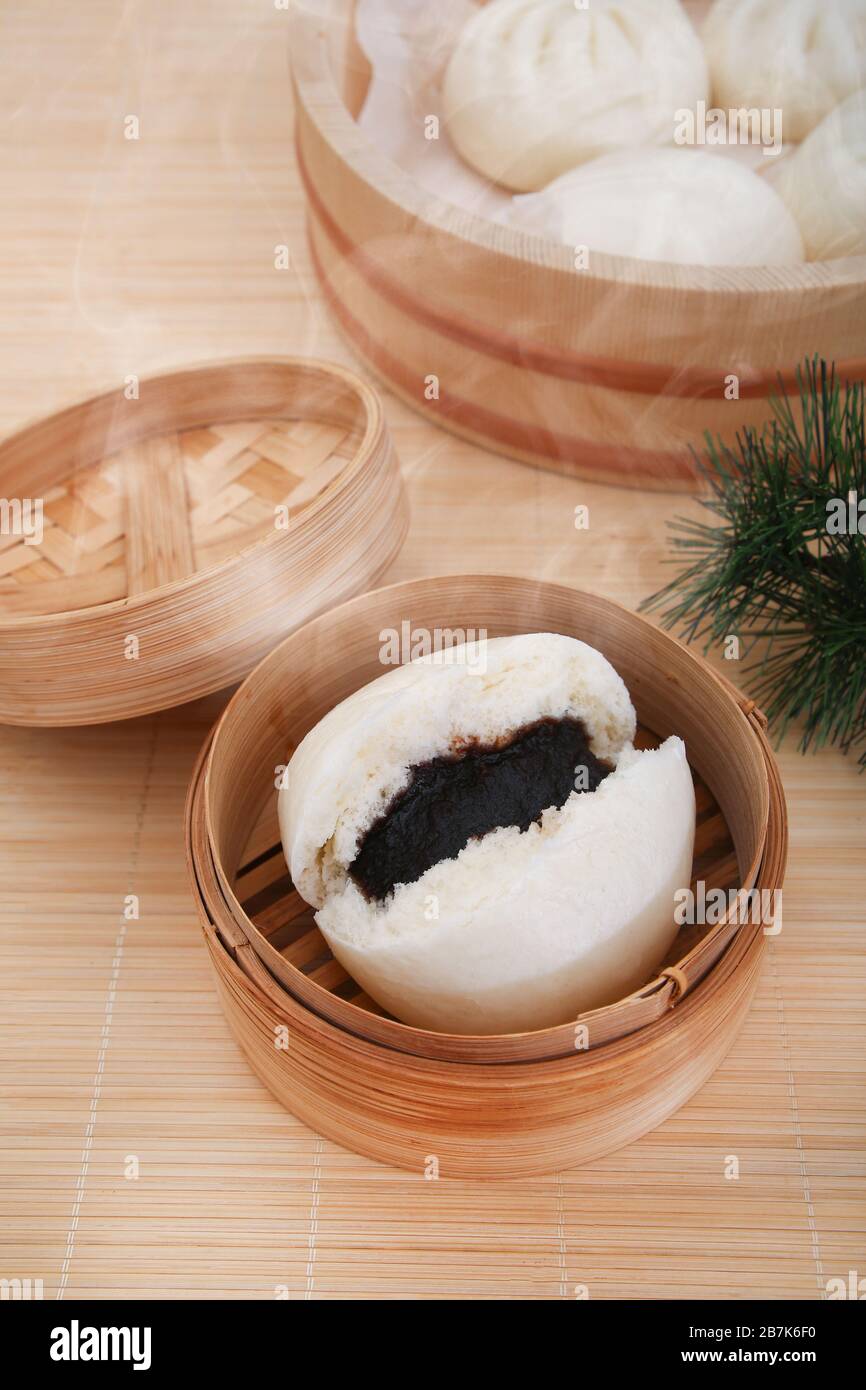 Red bean bun hi-res stock photography and images - Alamy