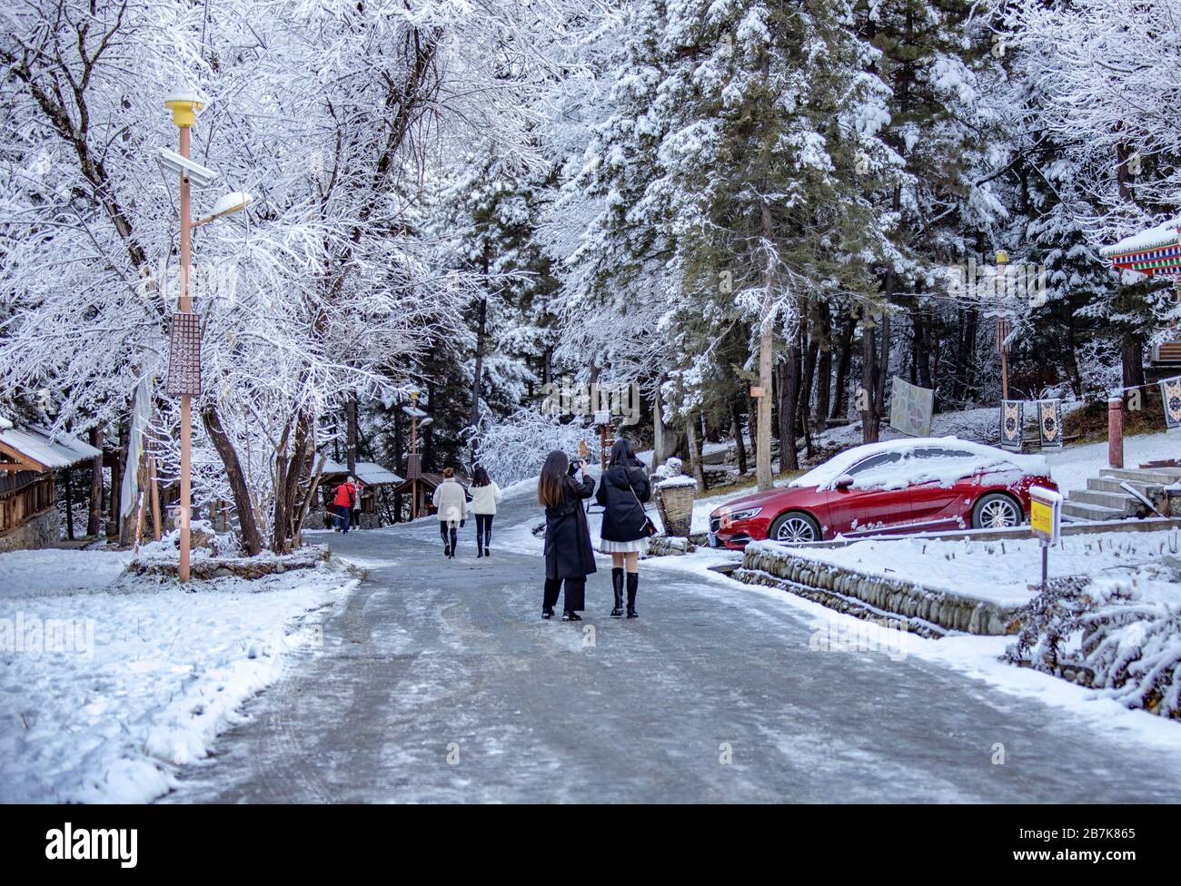Snow view of the Yangrong Hade Naizigou Scenic Area in Heishui county ...