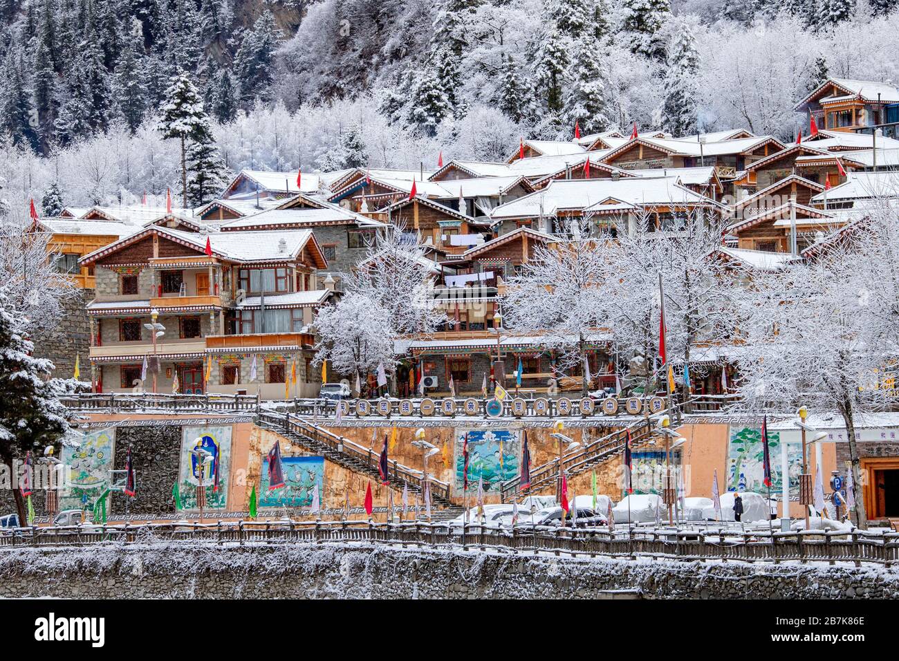 Snow view of the Yangrong Hade Naizigou Scenic Area in Heishui county ...