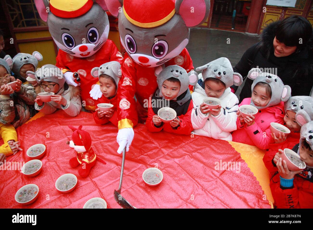Rice mouse hi-res stock photography and images - Alamy