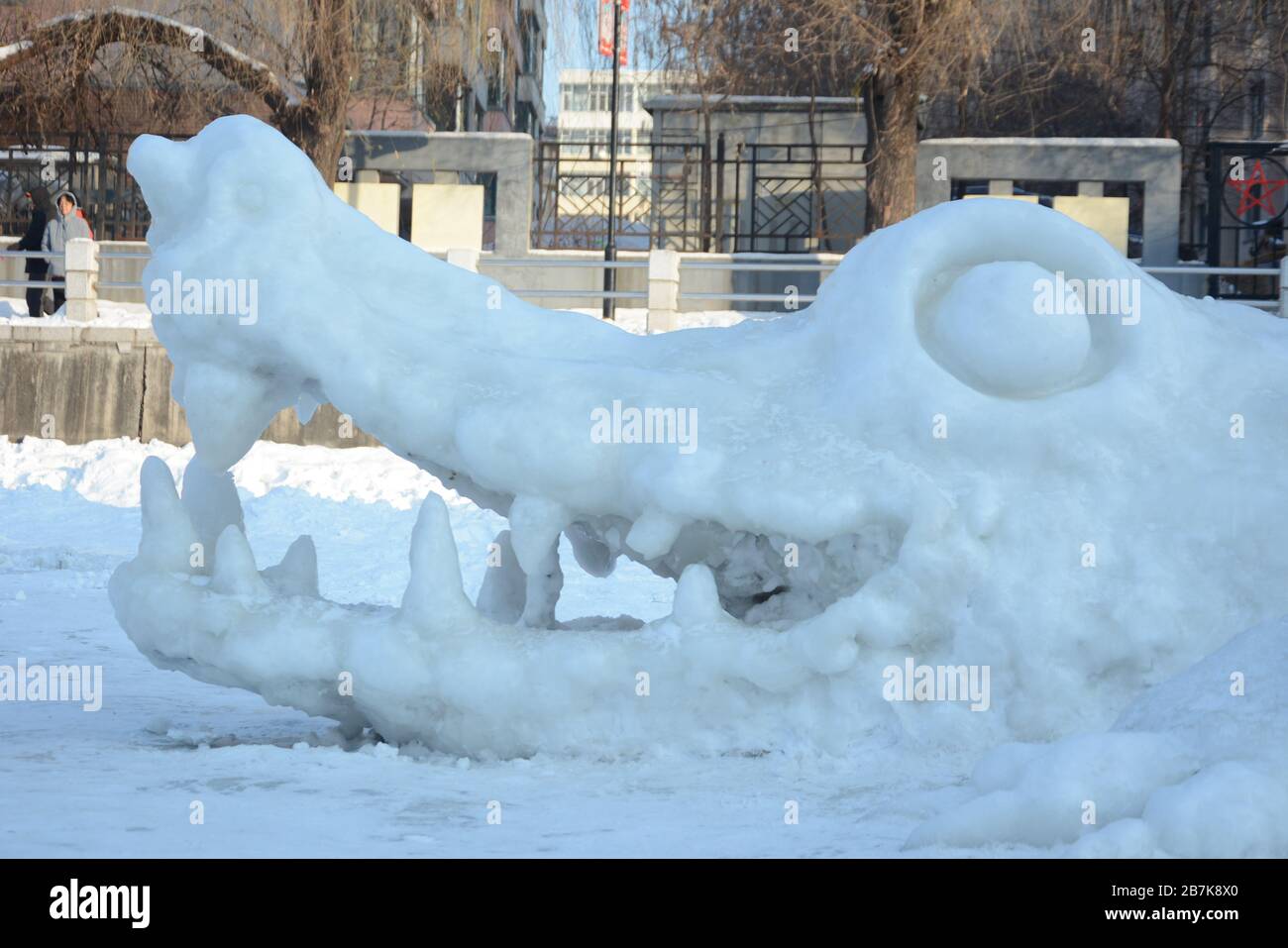 Ice crocodile sculpture hi-res stock photography and images - Alamy