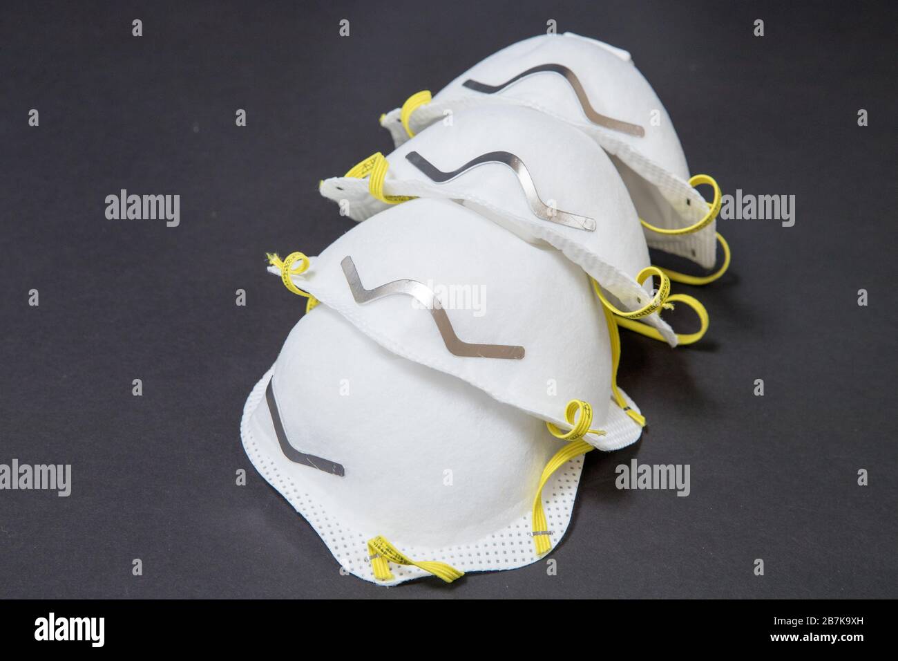 3M N95 Woodworking and Sanding Painted Surfaces Respirator Mask ...