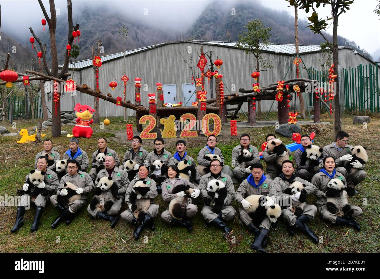 Group photos hi-res stock photography and images - Alamy
