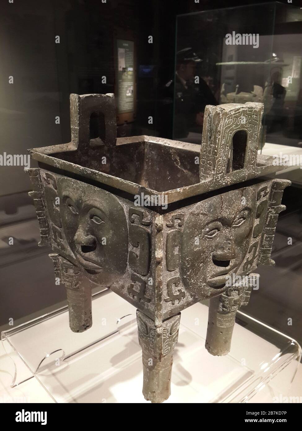 Shanghai museum bronze hi-res stock photography and images - Alamy