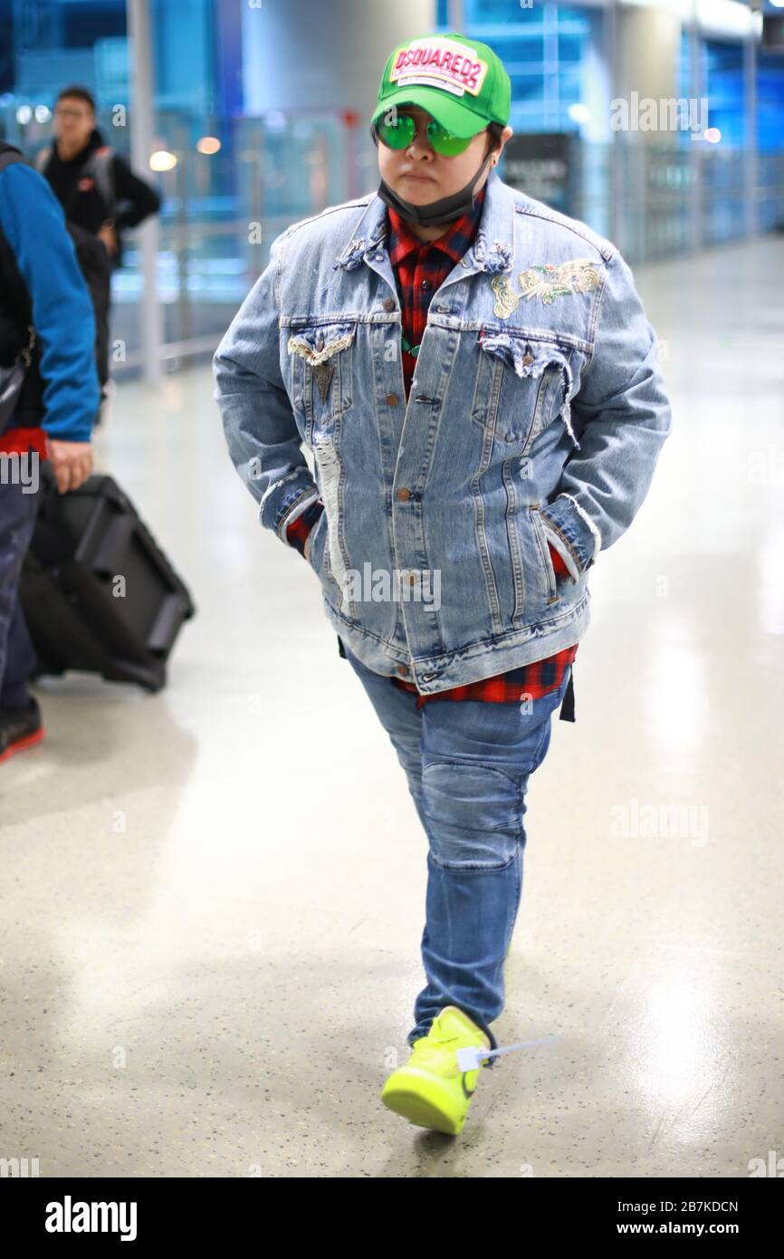 --File--Chinese singer and songwriter Han Hong shows up at a Shanghai ...