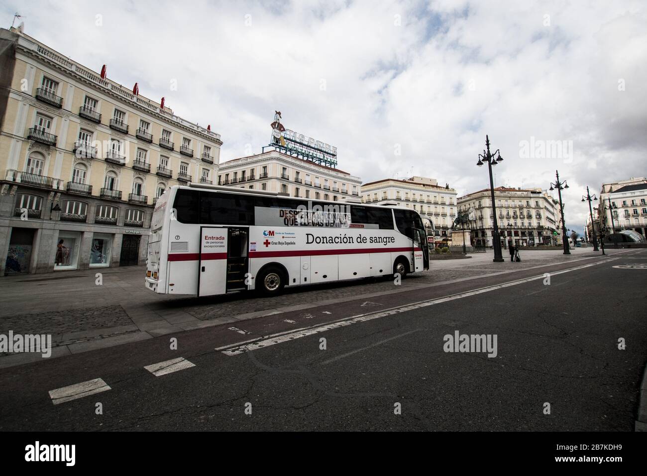 Number 8 bus hi-res stock photography and images - Alamy