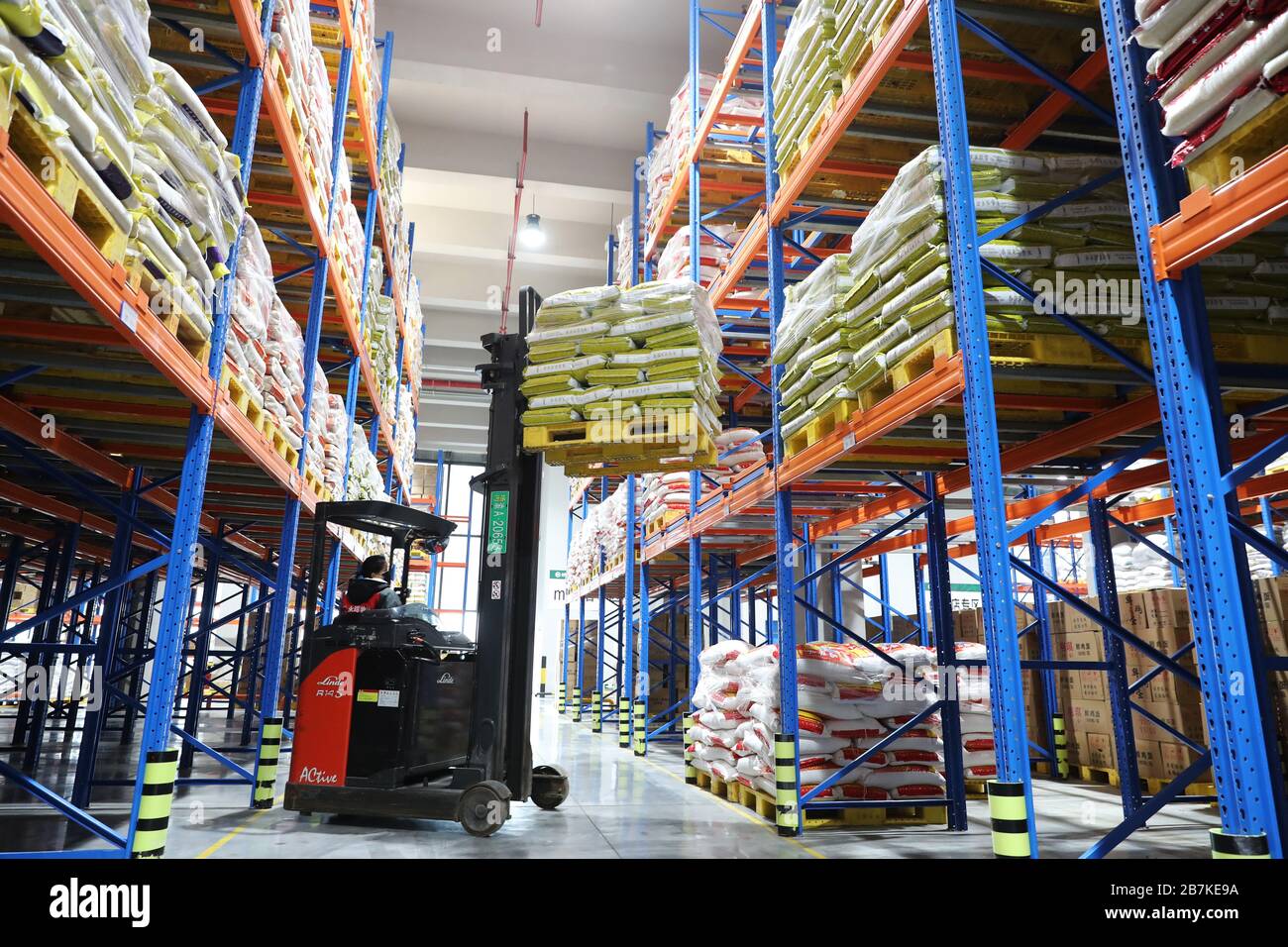 Yonghui supermarket hi-res stock photography and images - Alamy