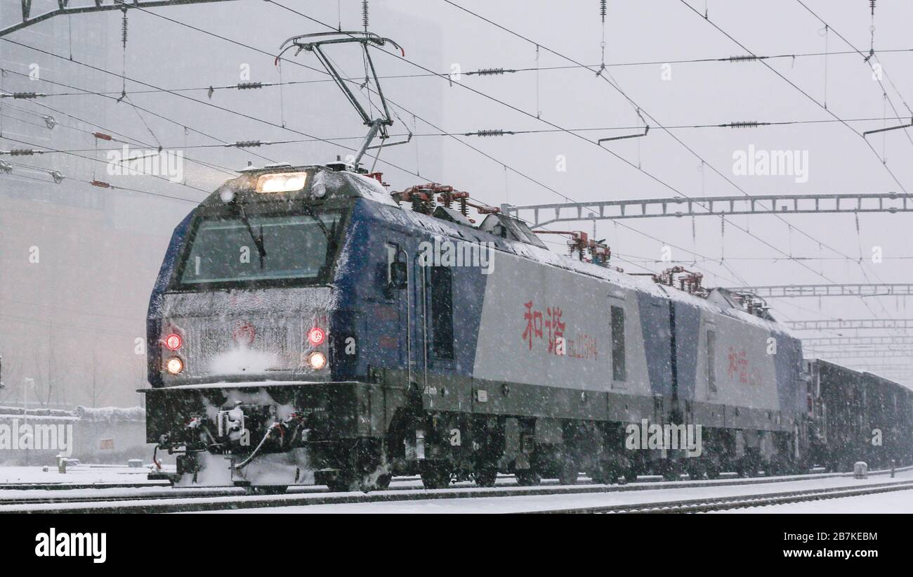 China locomotives hi-res stock photography and images - Alamy