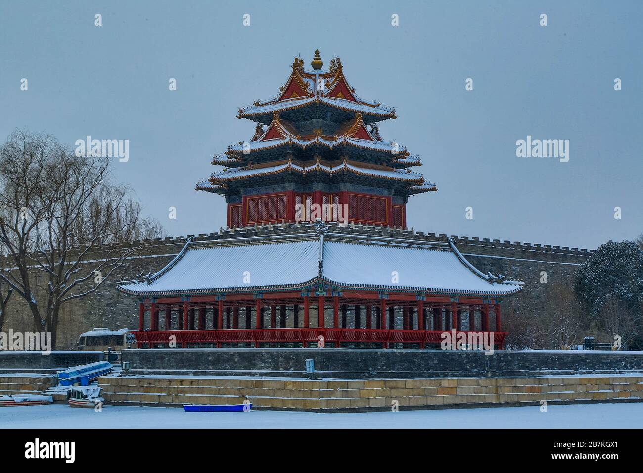 The view of snow covering the Forbidden City, forming a world composed ...