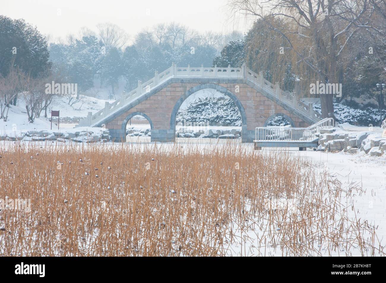 White architectures hi-res stock photography and images - Alamy