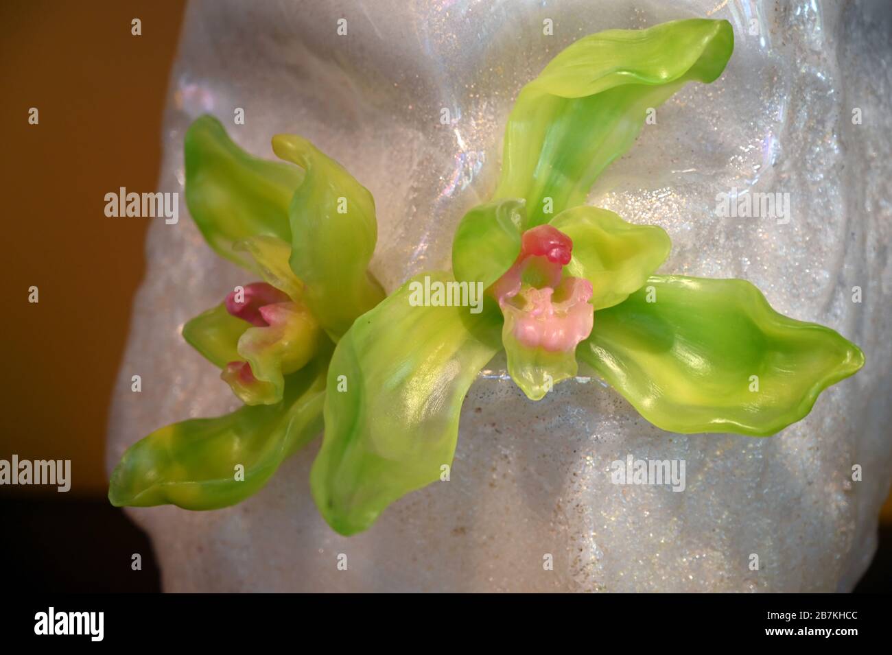 --FILE--Artworks made of liuli, colored glaze, which resemble flowers ...