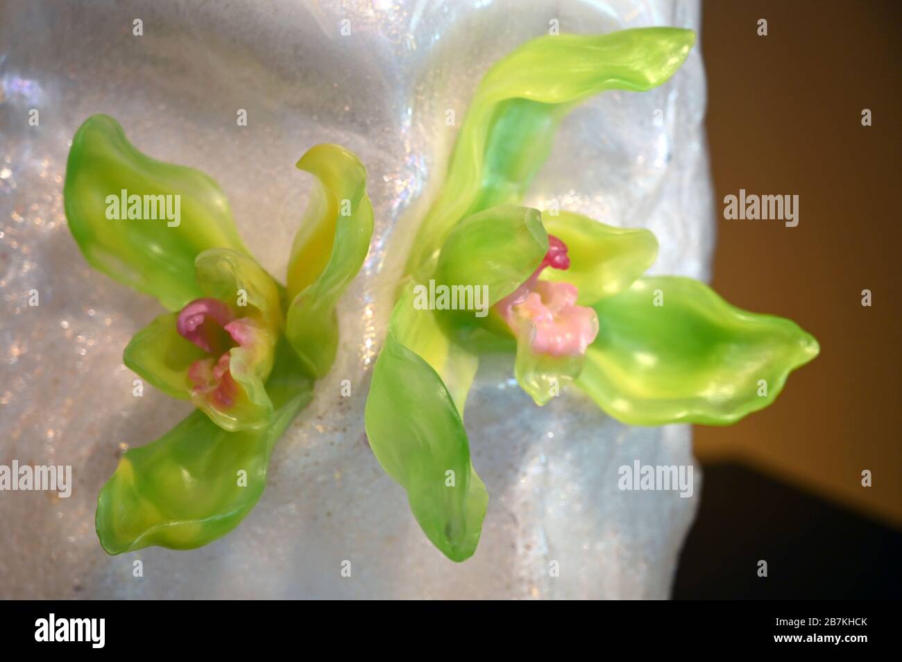 --FILE--Artworks made of liuli, colored glaze, which resemble flowers ...