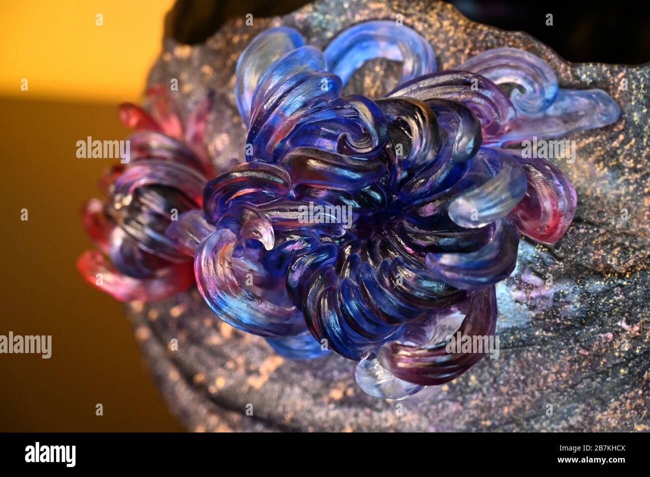 --FILE--Artworks made of liuli, colored glaze, which resemble flowers ...