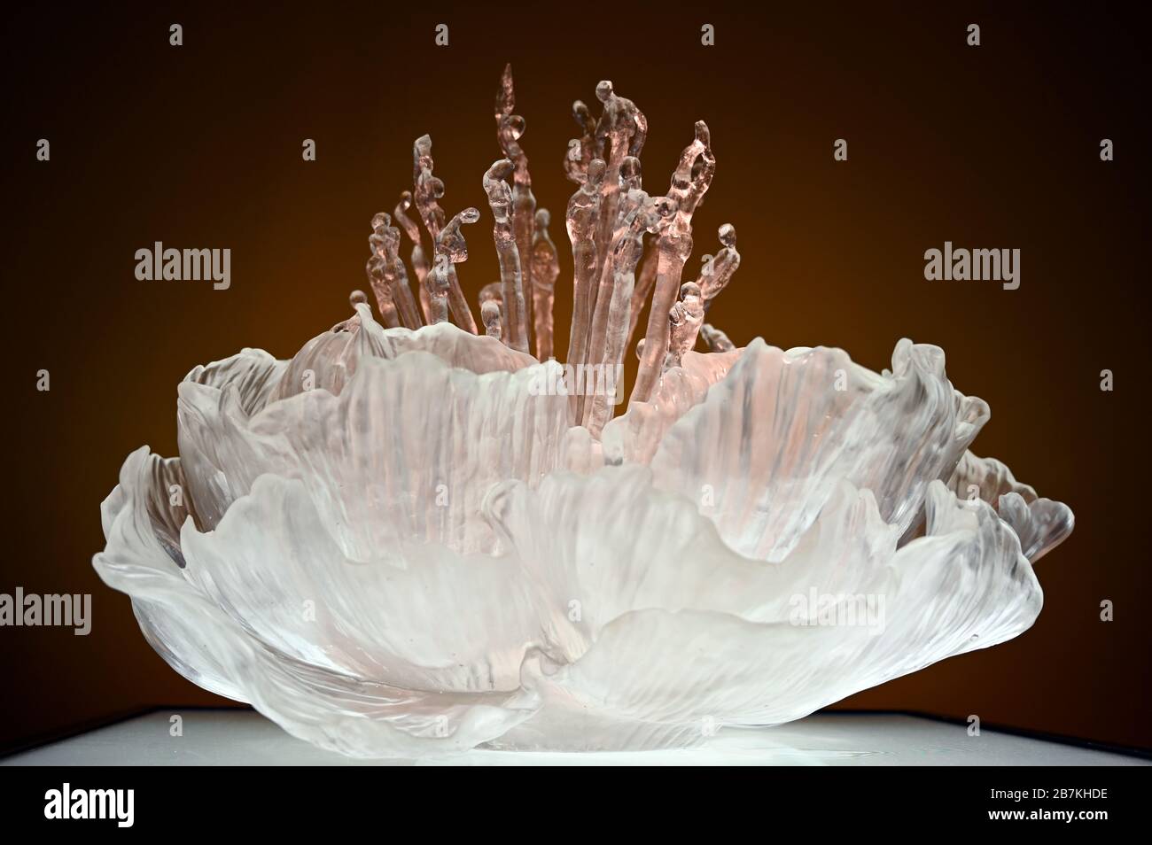 --FILE--Artworks made of liuli, colored glaze, which resemble flowers ...